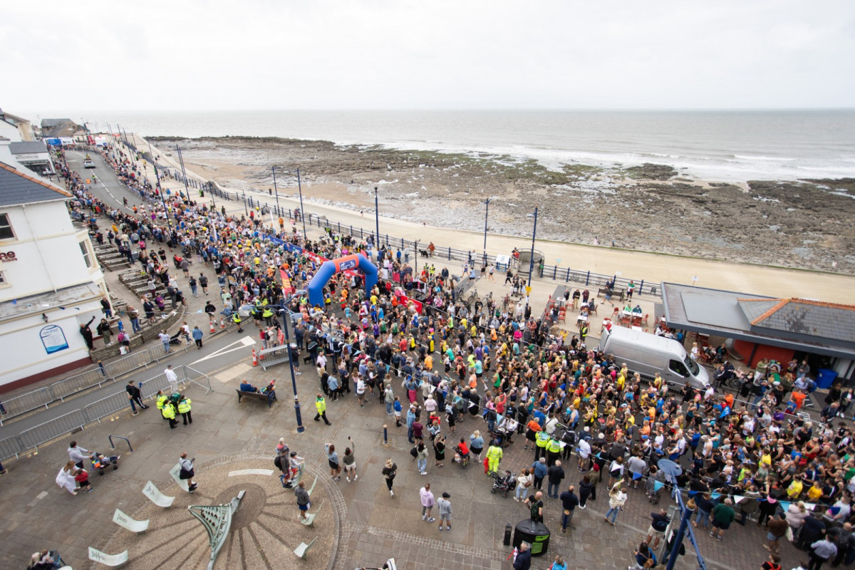 Thousands turn out for 2023 Ogi Porthcawl 10K - Run 4 Wales (R4W)